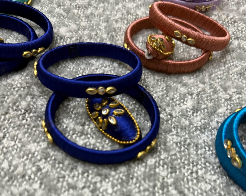 Blouse Piece, Bangle Set, Saree Pin & Haldikumkum Tambulam Return Gift ...