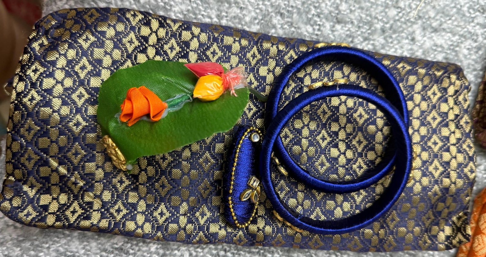 Blouse Piece, Bangle Set, Saree Pin & Haldikumkum Tambulam Return Gift ...