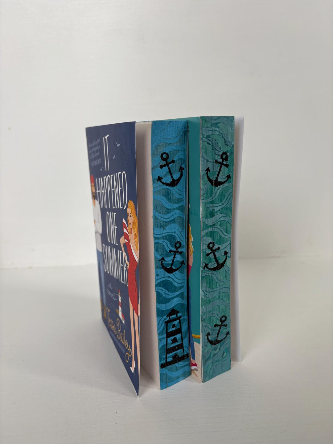 DIY Sprayed Edges - Painted Book Pages Anchor and Lighthouse With Waves ...