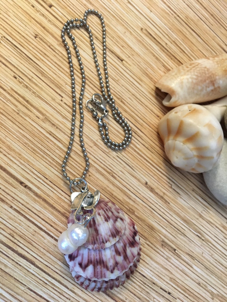 3 Scallop Shell Stingray Necklace - Etsy
