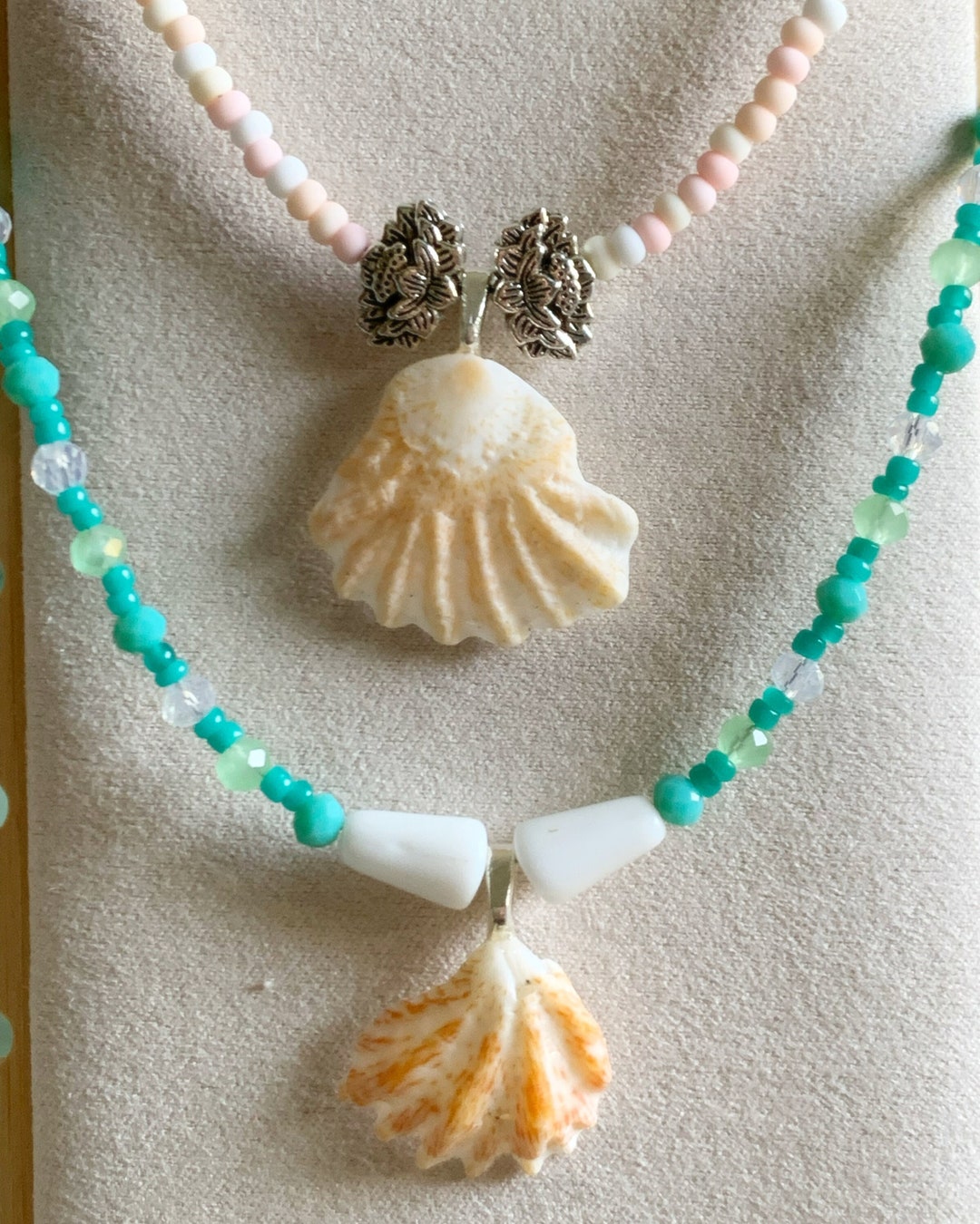 Lotus Flower Kittens Paw Shell Necklace Green Beaded Kittens Paw Shell ...