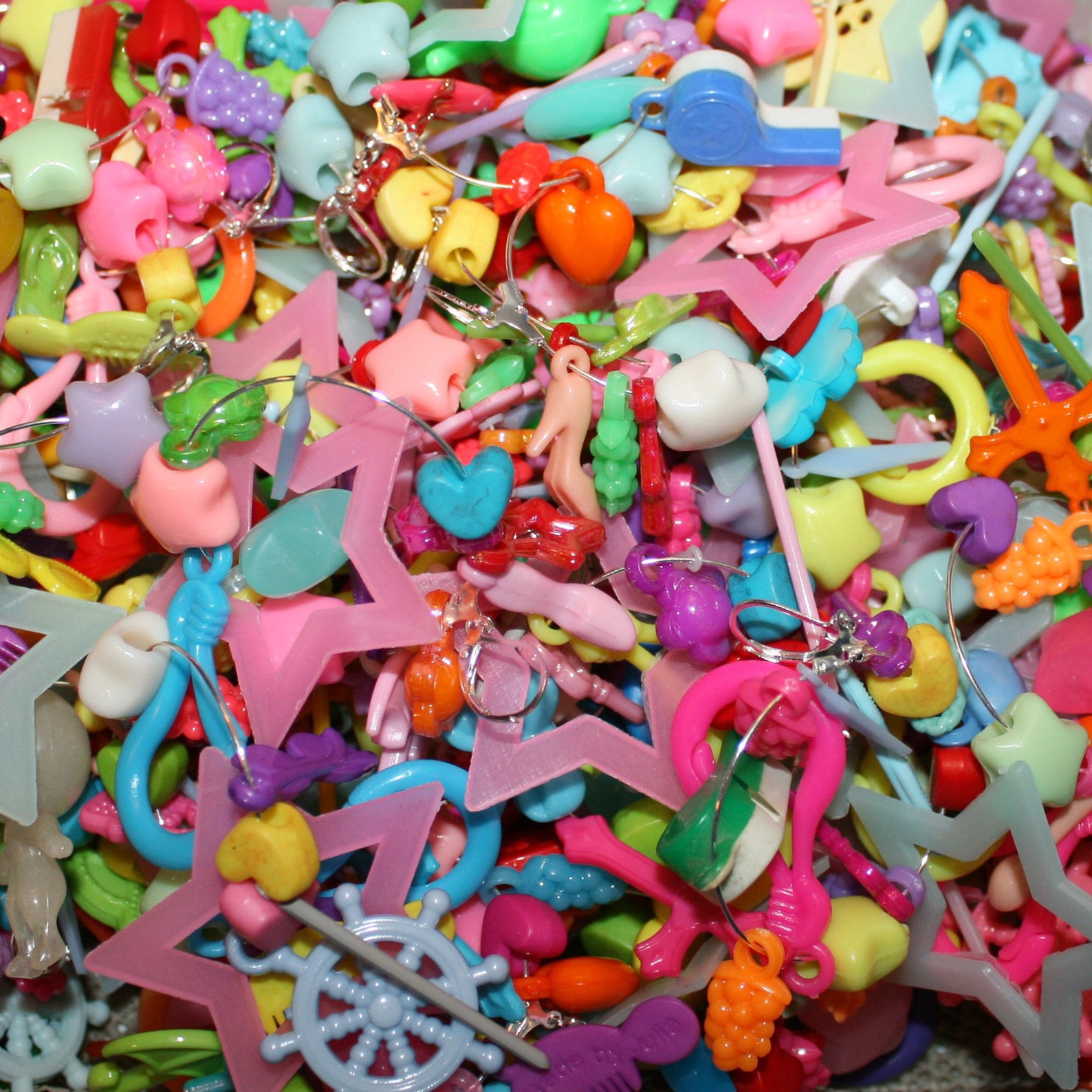 Charm Explosion Necklace - Vintage Kitsch Charm Necklace Cracker Jack ...