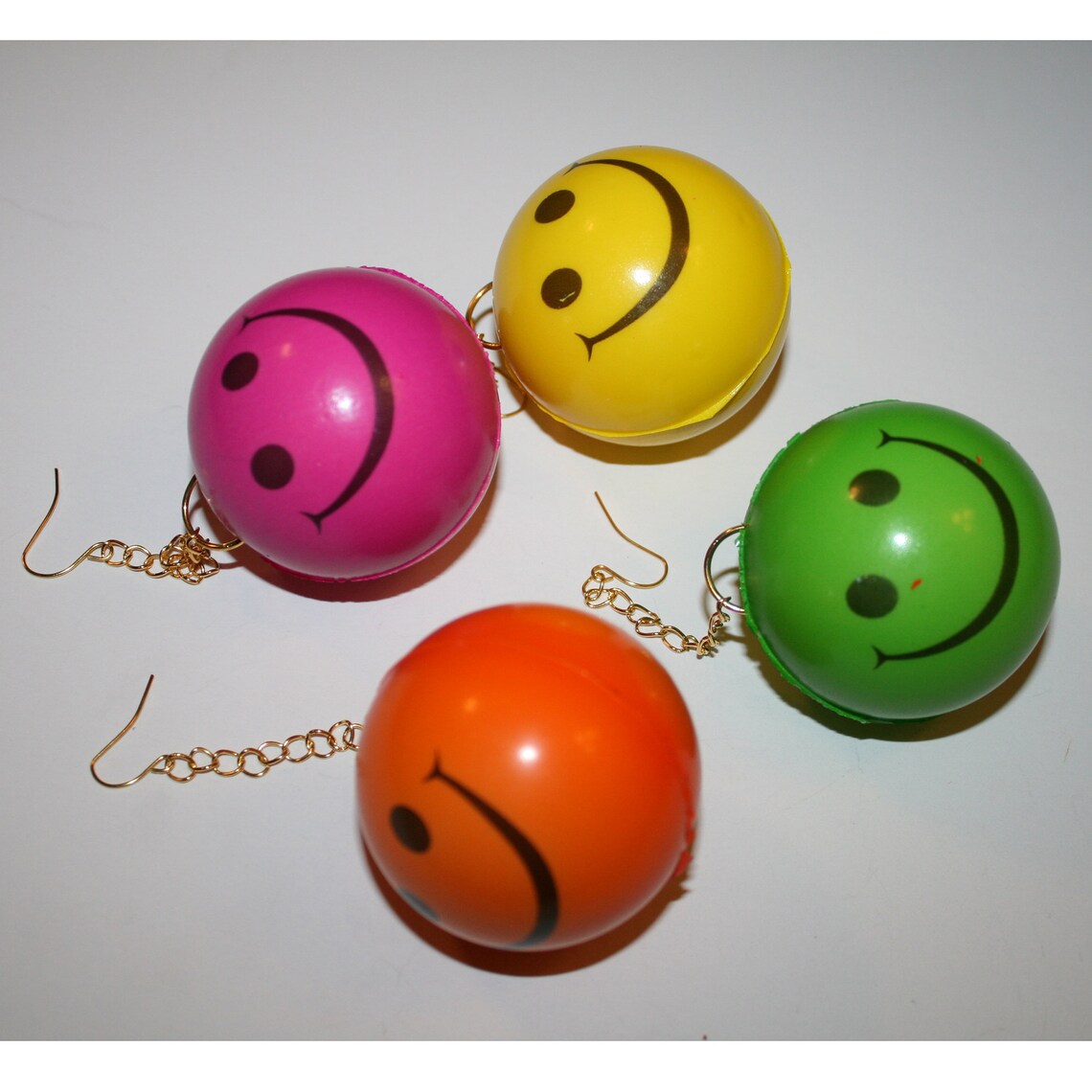 90s Style Big Smiley Face Earrings - Smiley Face 1990s Nostalgia Smiley ...