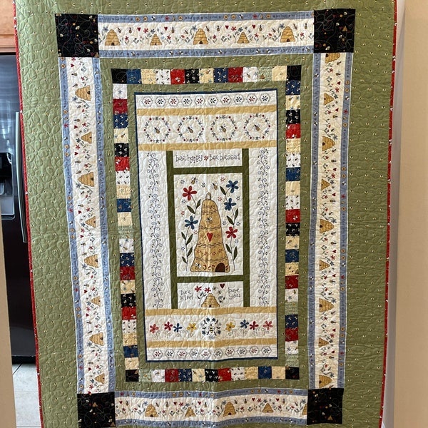 Bee Quilt - Etsy