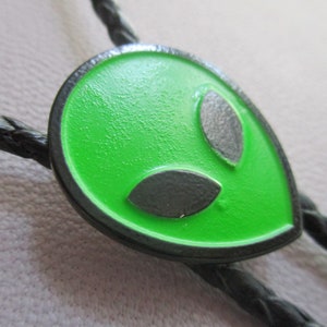Alien Bolo Tie- Little Green Alien Head- Enamel-black Cord - Etsy