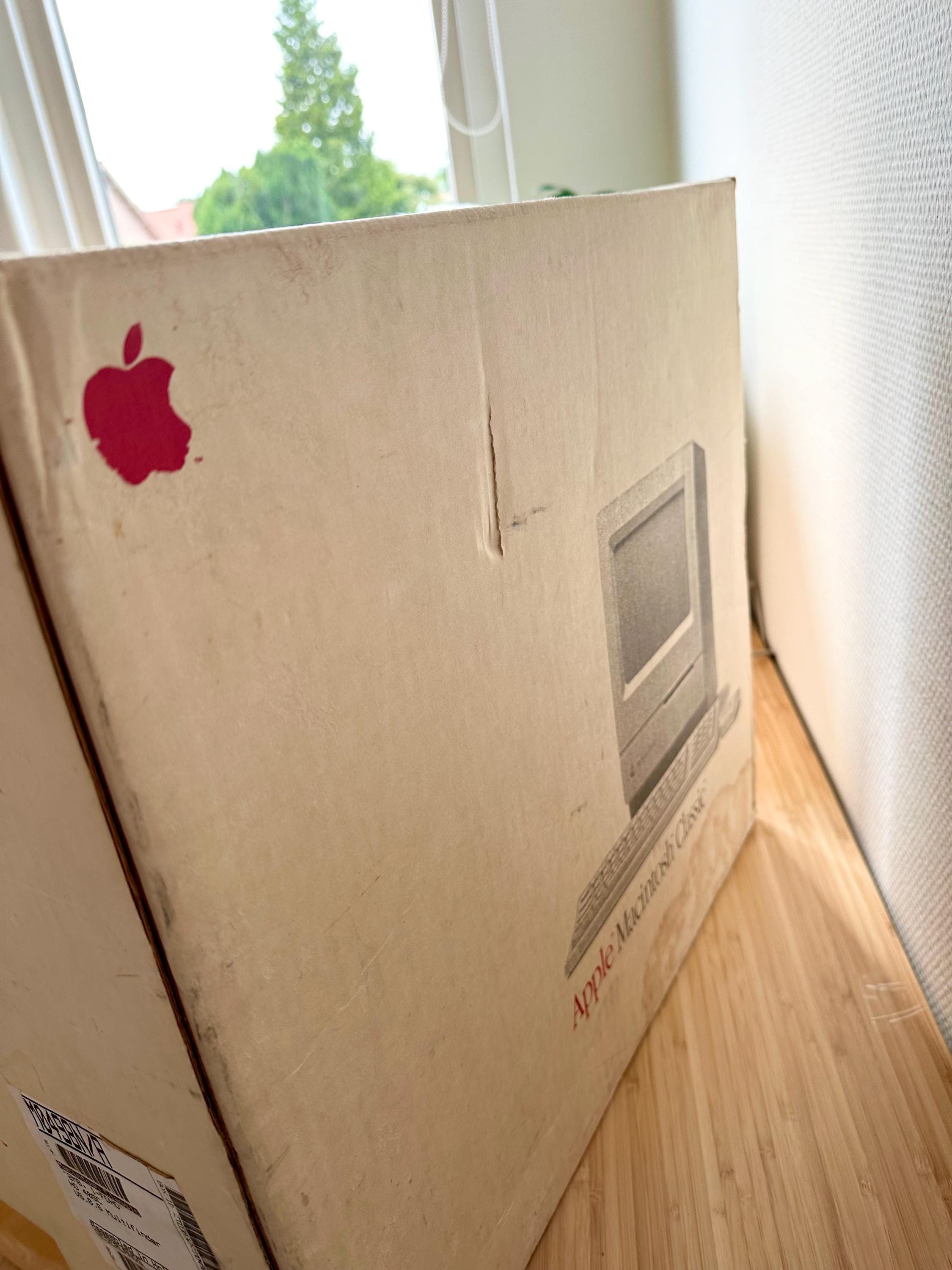 Vintage Apple Macintosh Classic With Original Packaging and Accessories ...
