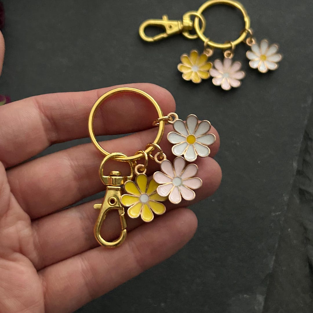Daisy Flower Bag Charm / Keyring - Gold Tone Brass With Clasp - Summer ...