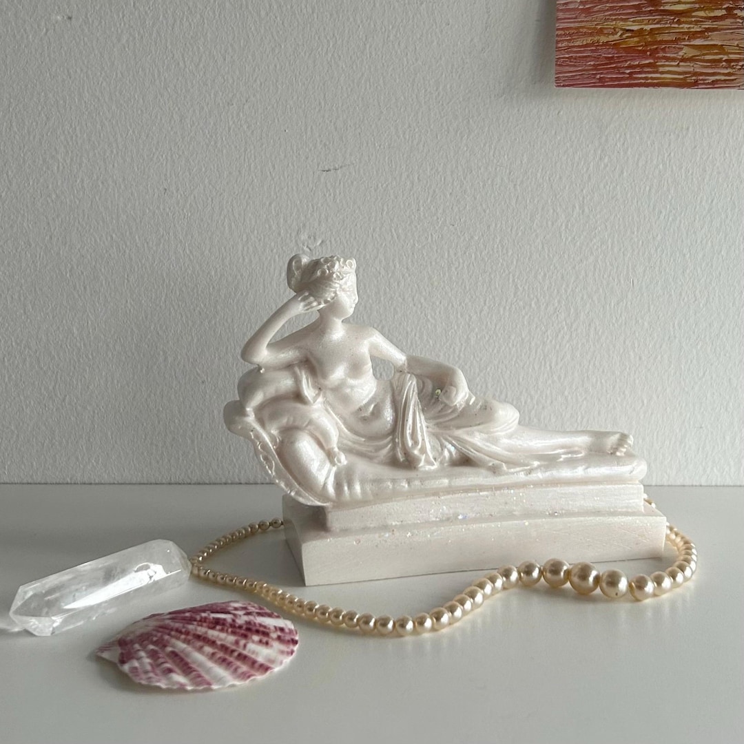 Plaster Venus Figurine - Pearl and Iridescent Sparkle Finish ...