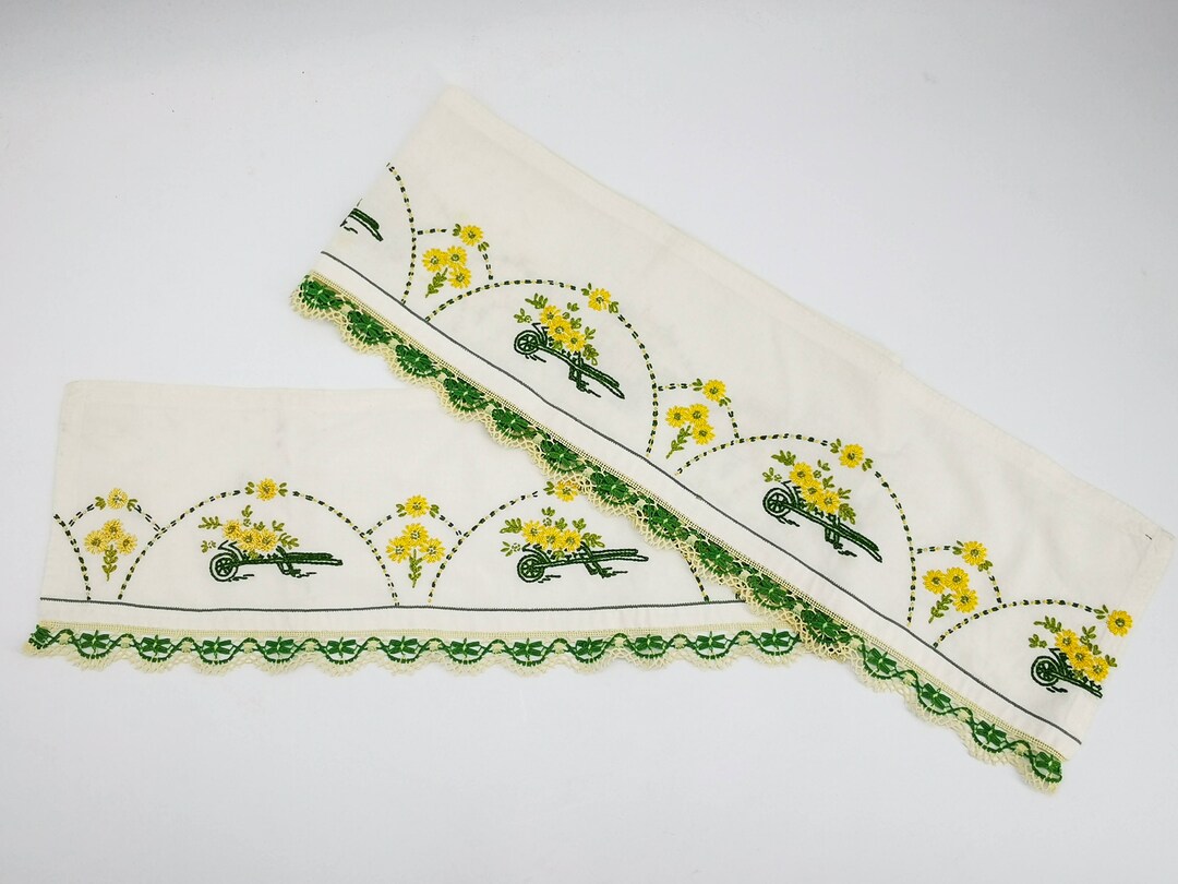 Antique French Embroidered Shelf Border, Wheelbarrow Daisy Design ...
