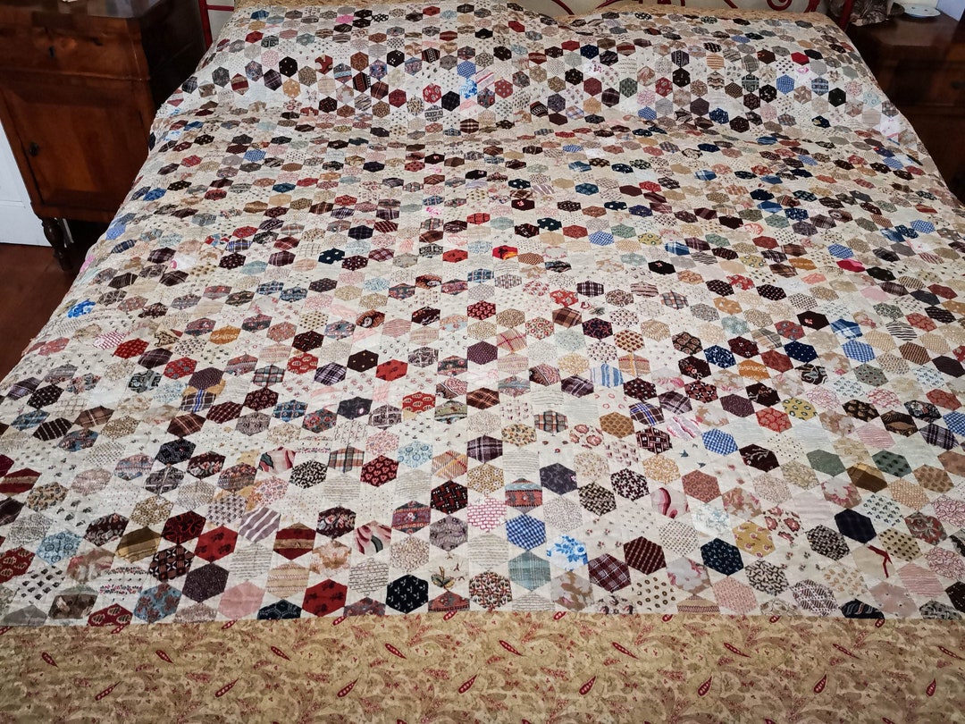 Antique English Patchwork Quilt, Honeycomb Hexagon Pattern Quilt ...