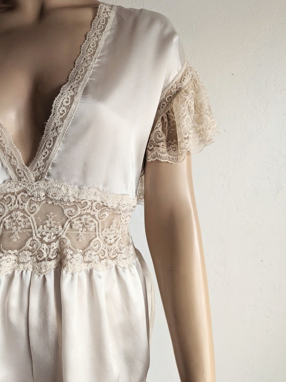 VICTORIA'S SECRET- 1970's Ivory Satin and Lace Teddy-… - Gem