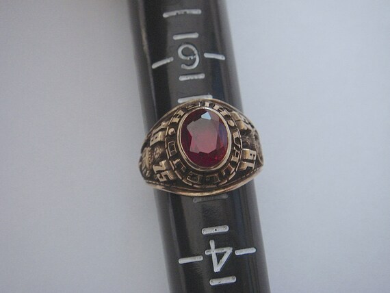 Vintage 1970s Solid 10K Gold High School Class Ring S… - Gem