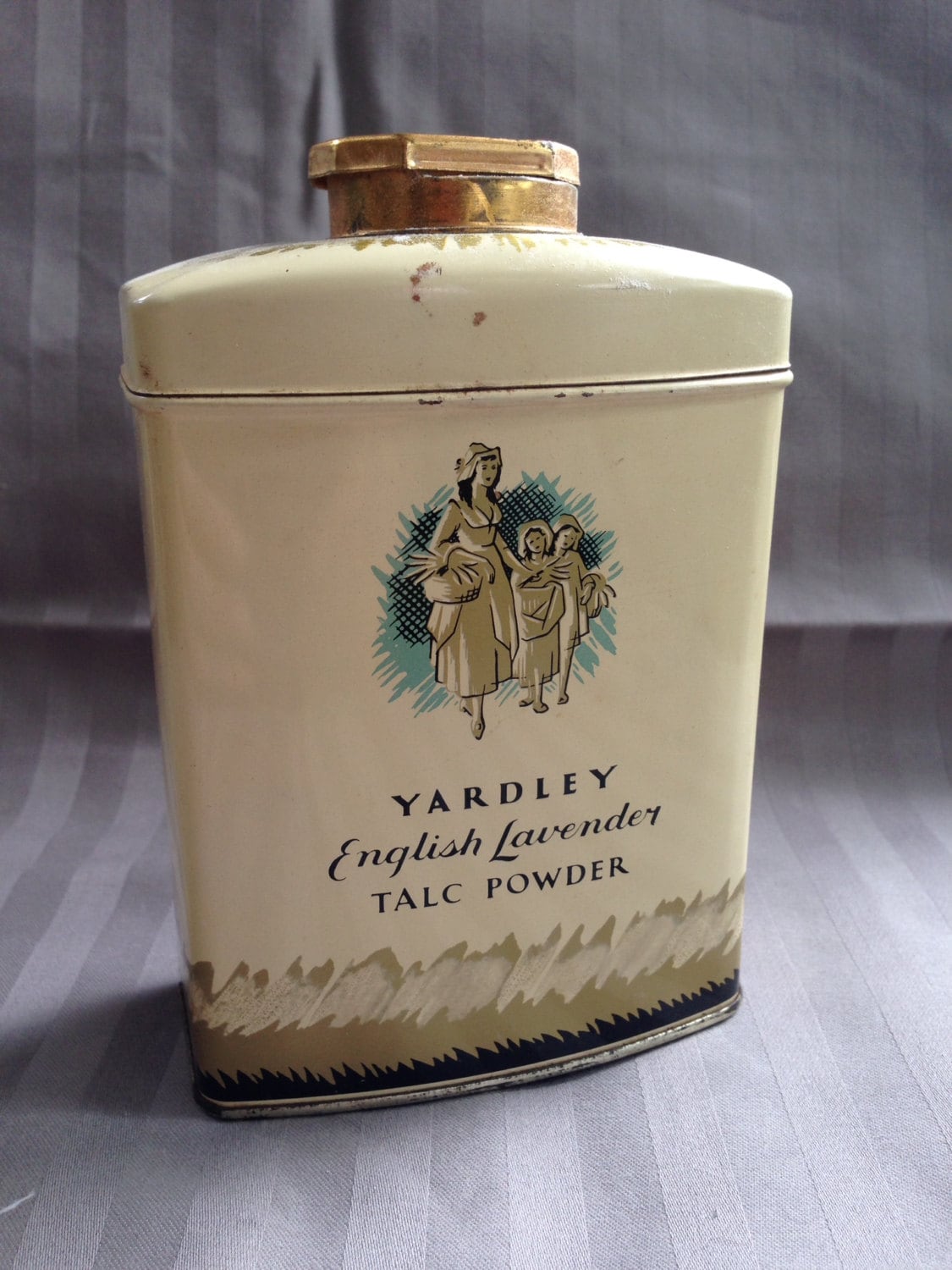 Yardley English Lavender Talc Powder, Medium Size - Vanity Decor ...
