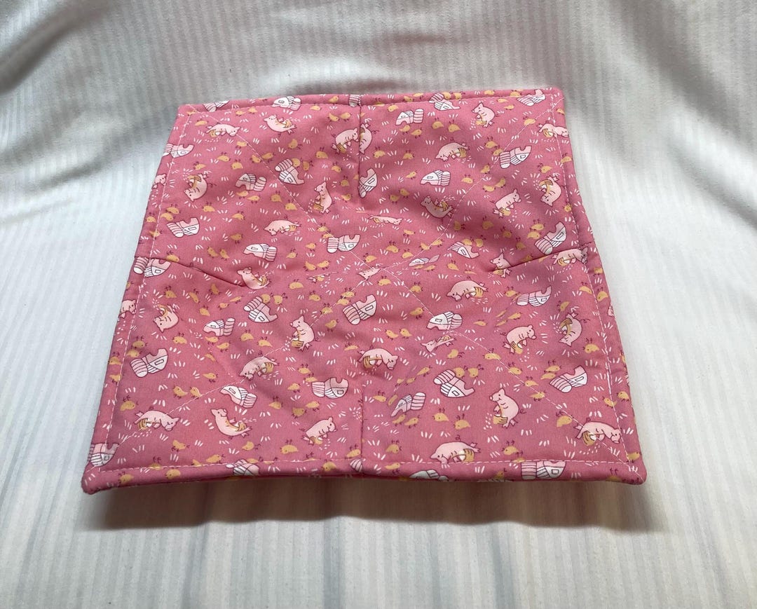 12" Pink Pigs, Barns, and Chicks Plate Cozy, Microwave Safe, Machine ...