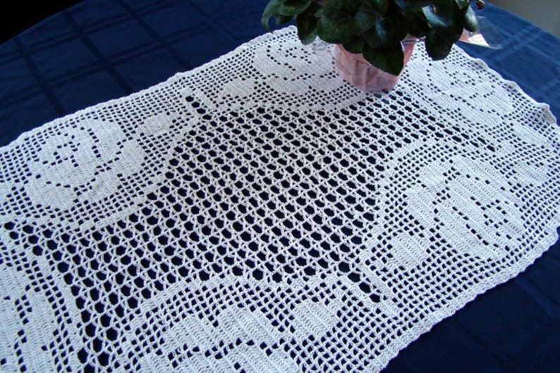 Roses in the Oval Filet Crocheted Runner - Etsy