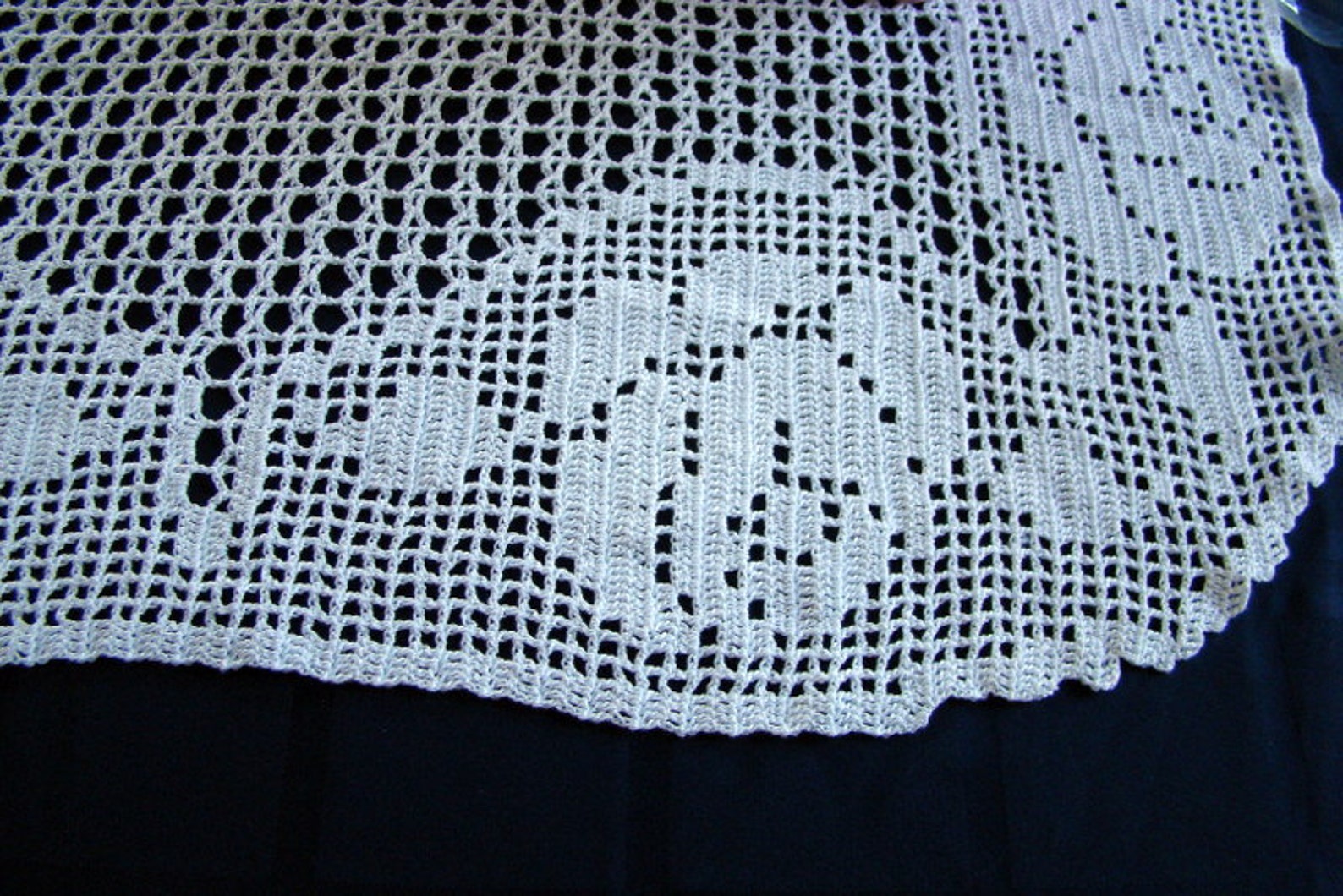 Roses in the Oval Filet Crocheted Runner - Etsy