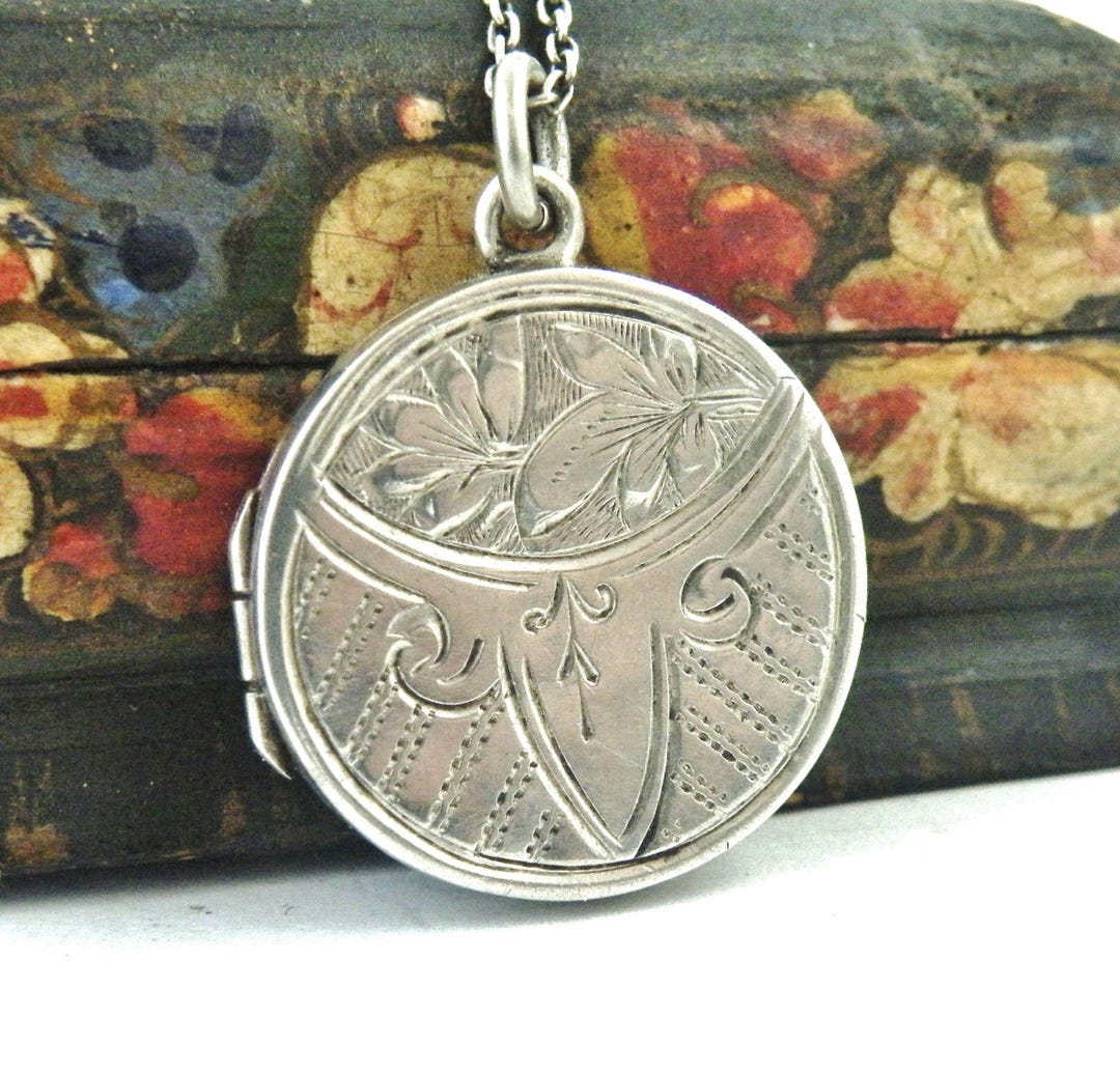 Edwardian Sterling Silver Round Locket and Chain Sybenham Brothers - Etsy