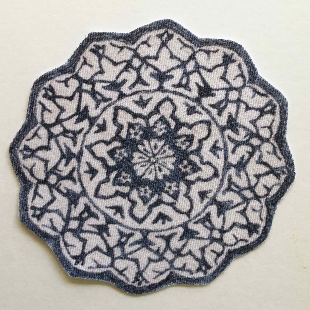 Miniature Round Scallop Edge Rug in Blue on Ivory - Etsy