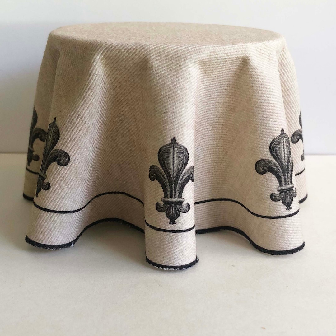 Miniature Round Table With Fleur De Lys Cloth (1/12 or 1/24 Scale) - Etsy