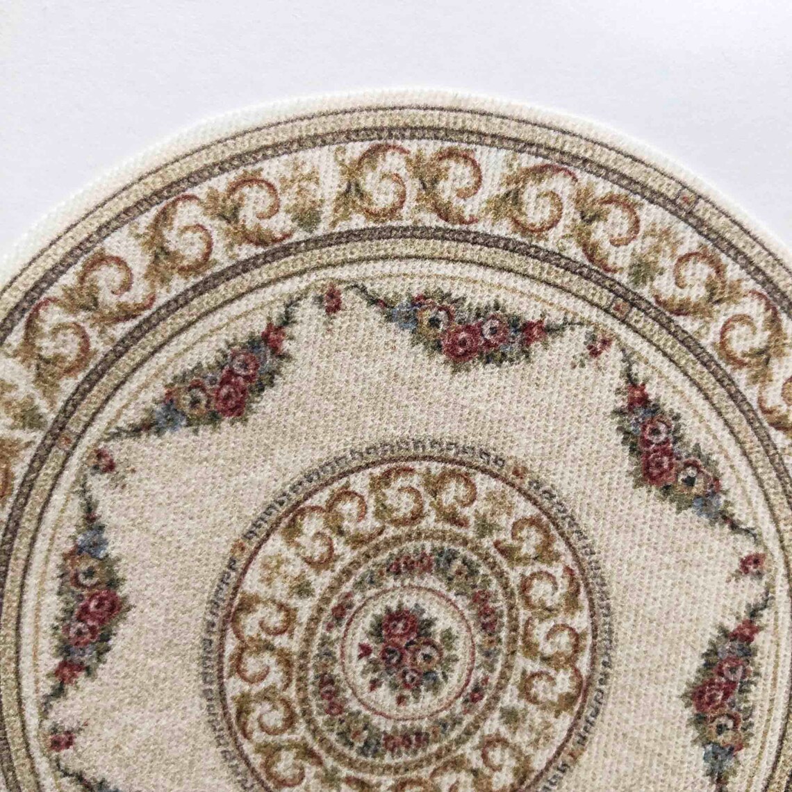 Miniature Cream and Roses Floral Round Dollhouse Rug in - Etsy