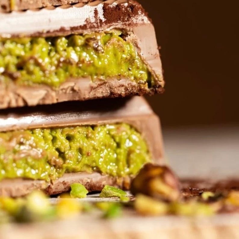 Dubai Pistachio Chocolate Bar With Kunefe Filling – Premium Stuffed ...