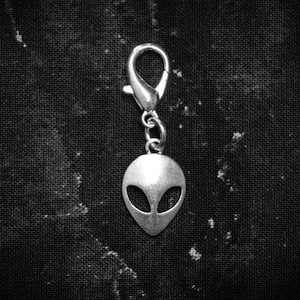 pandora alien charm