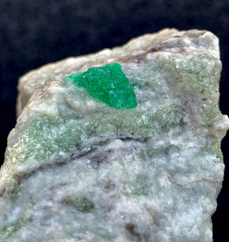 987 Carat Natural Emerald Crystal Raw Green Gemstone for Collection ...