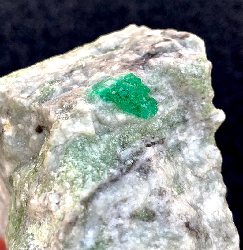 987 Carat Natural Emerald Crystal Raw Green Gemstone for Collection ...