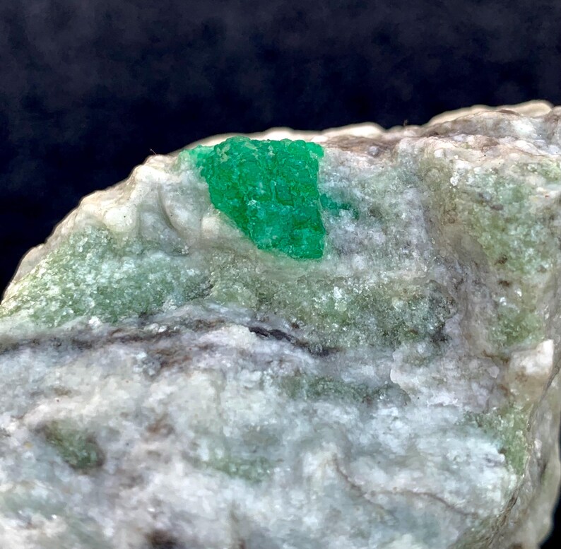 987 Carat Natural Emerald Crystal Raw Green Gemstone for Collection ...