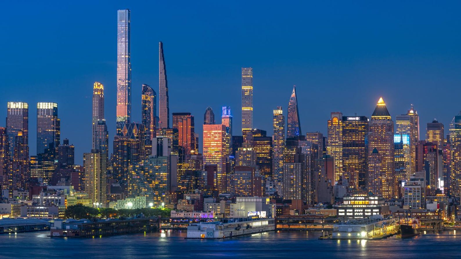 Manhattan at Blue Hour | Skyline Art for Samsung Frame TV| 4K ...