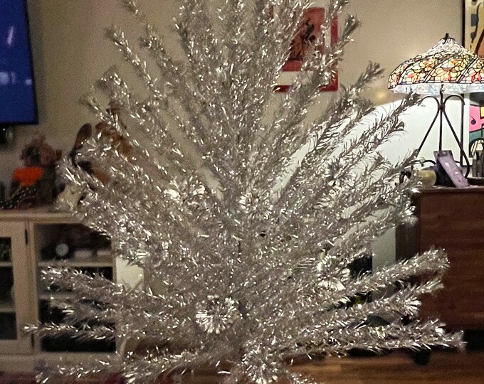 Vintage Beautiful Restored Evergleam 7 Foot Pom Pom Aluminum Christmas ...