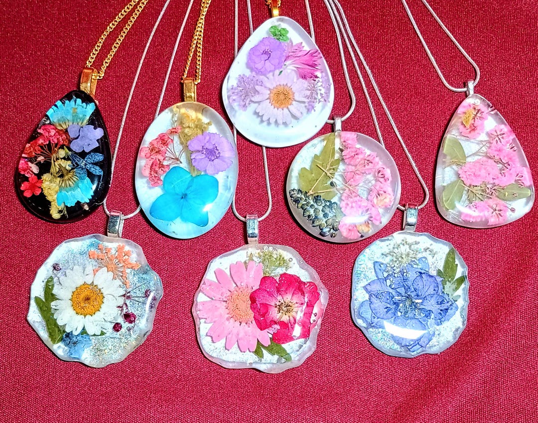 Real Pressed Wildflower Resin Pendant Necklace – Your Choice of Chain ...