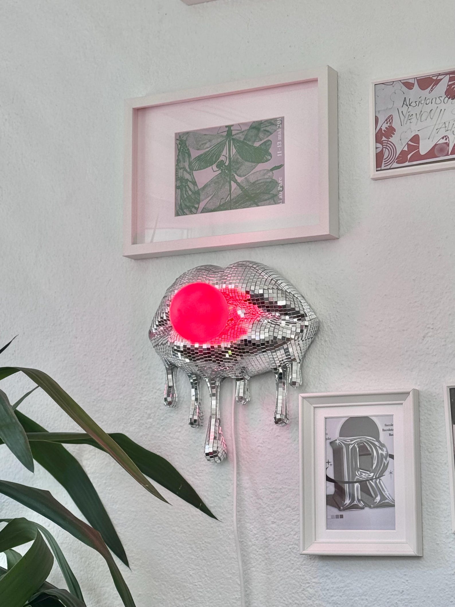 Disco Ball Dripping Lips Wall Lamp – Mirror Mosaic Pop Art Plug-in Wall ...