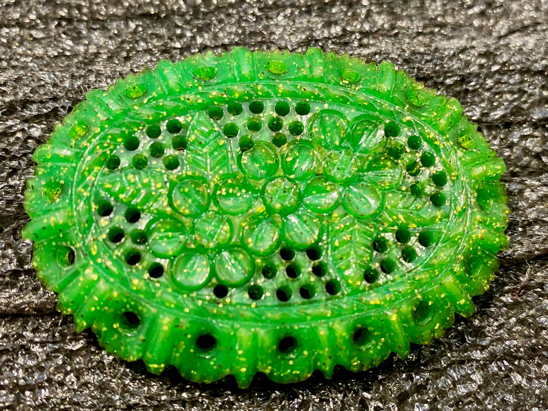 Vintage 1930's Bakelite, Galalite and Celluloid Pins Brooches - Sold ...