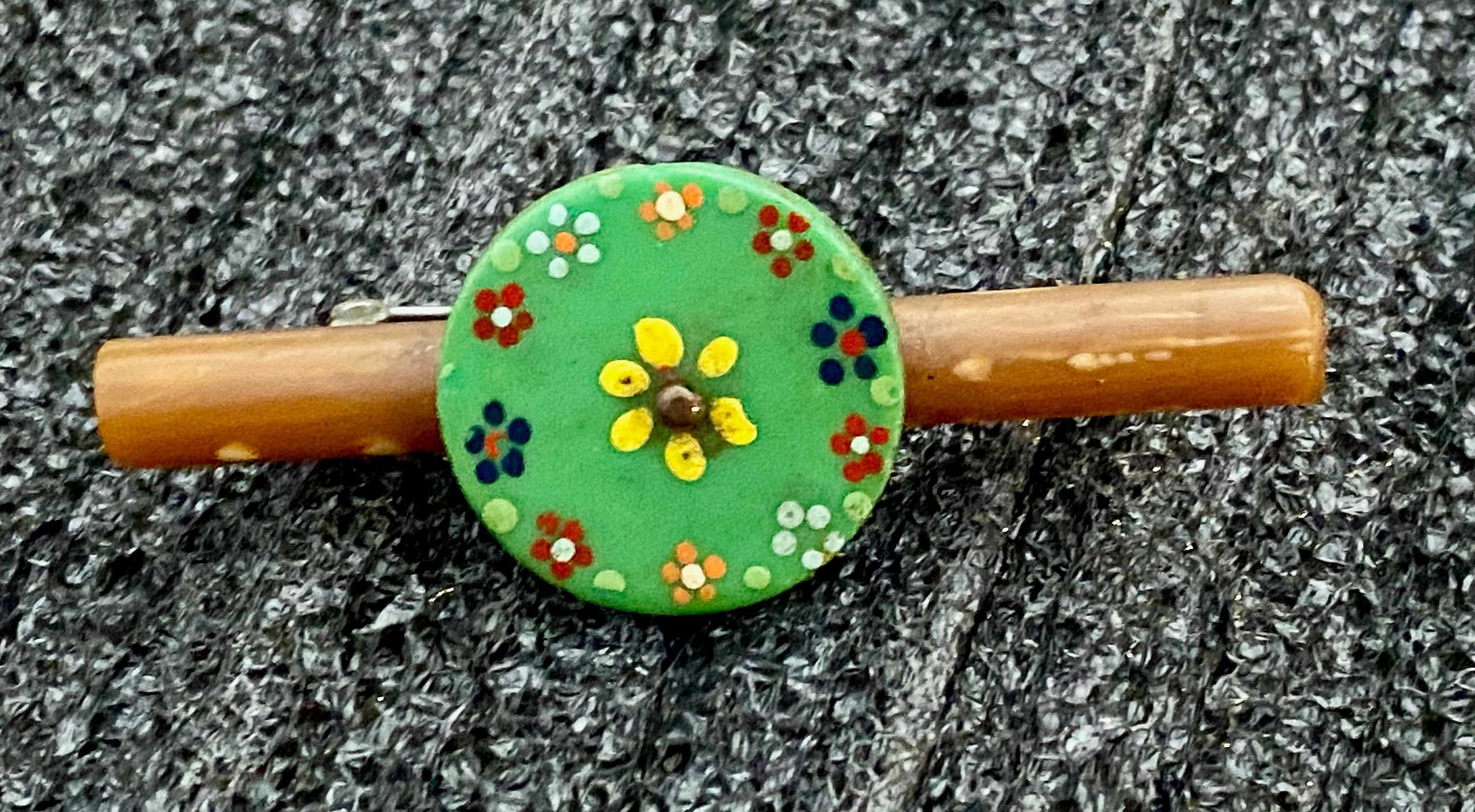 More Vintage 1930's Bakelite, Galalite and Celluloid Pins Brooches ...