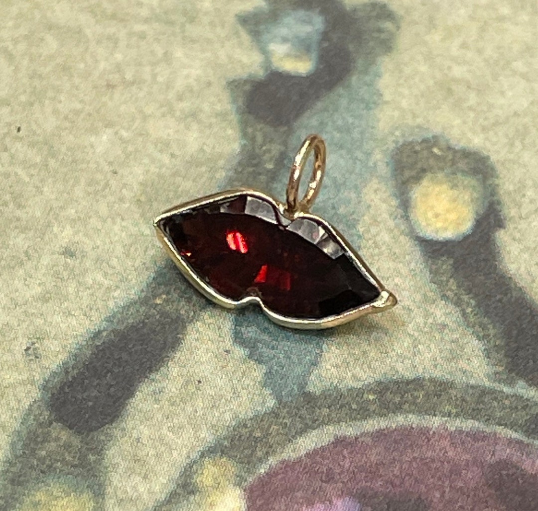 Gorgeous Luscious Red Garnet Lips in Solid 14K Yellow Gold Pendant - Etsy