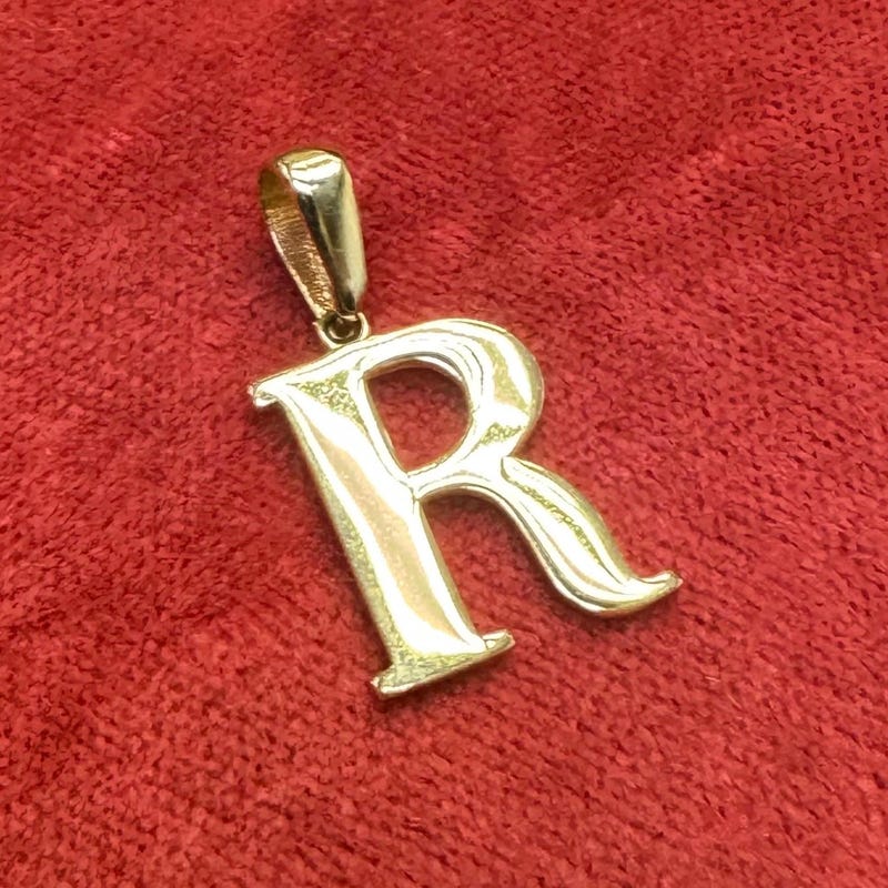 Letter R Necklace - Etsy