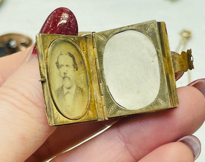 Antique Victorian 18K Yellow Gold Engraved Thick Book Shaped Locket ...