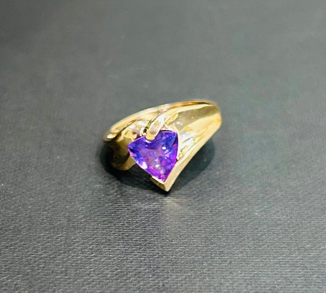 10K Yellow Gold and Amethyst Trillion Stone Ring Size 6.75 - Etsy