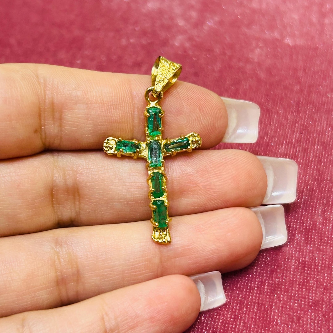 Beautiful Unique! Solid 18K Yellow Gold Natural Colombian Emerald Jesus ...