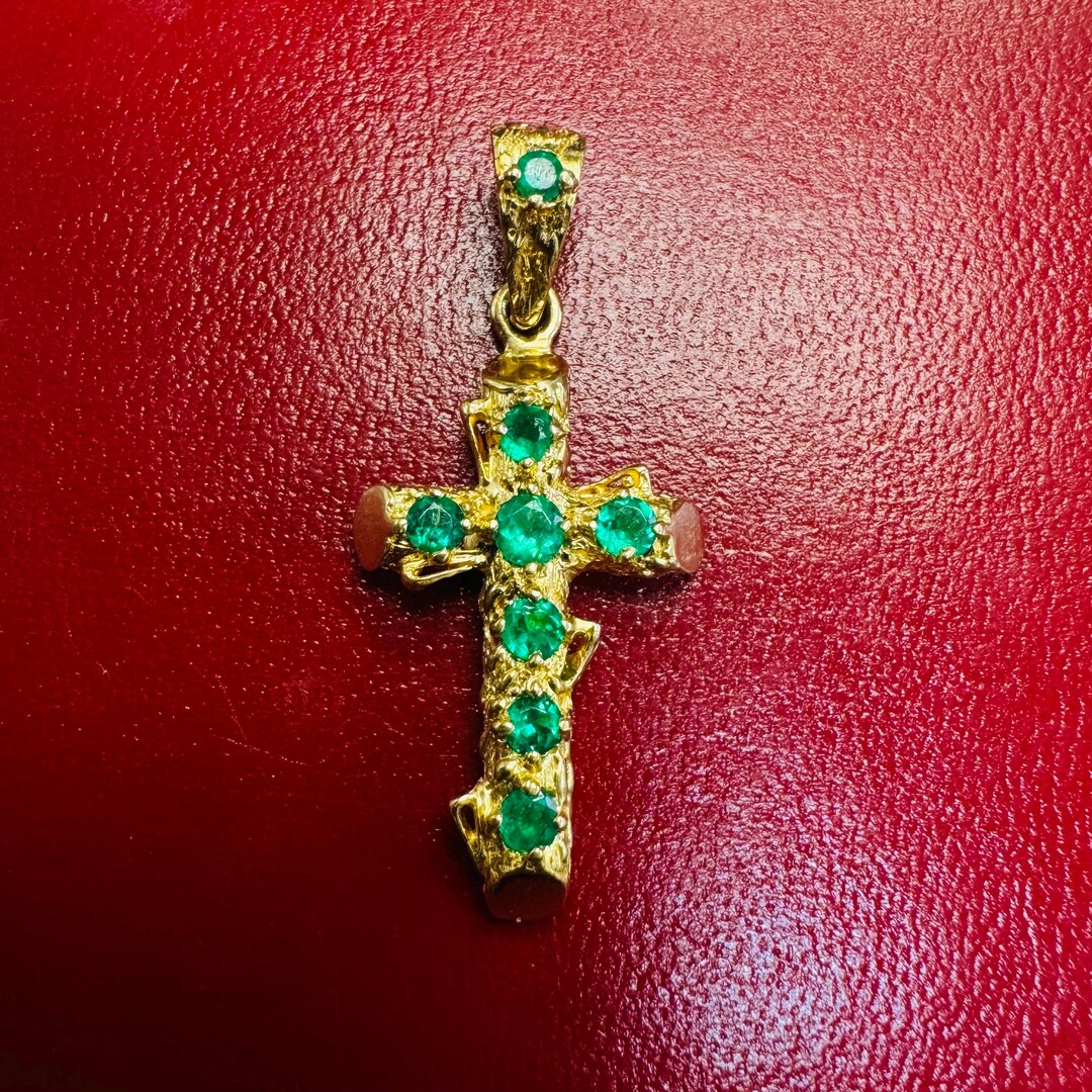 Amazing Natural Colombian Emerald and Solid 18K Yellow Gold Branch ...
