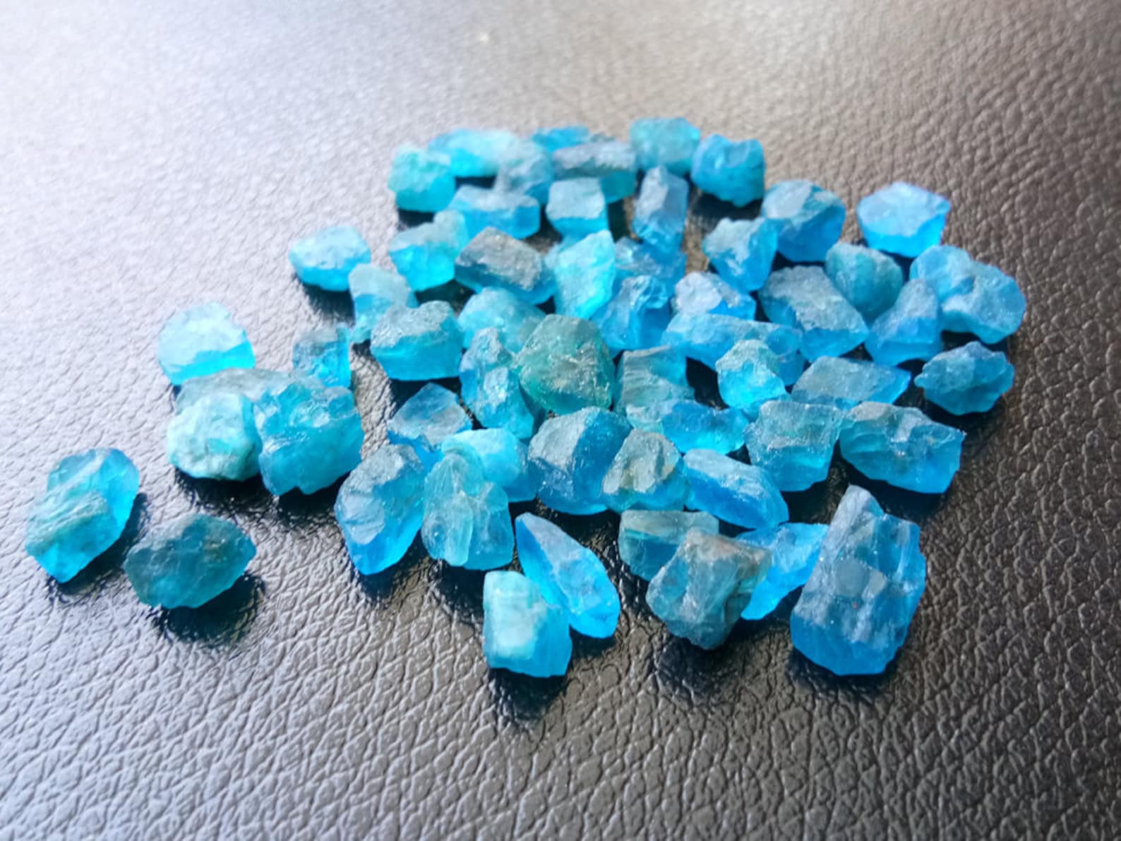 3-5mm Neon Apatite Raw Stones Natural Loose Neon Apatite - Etsy