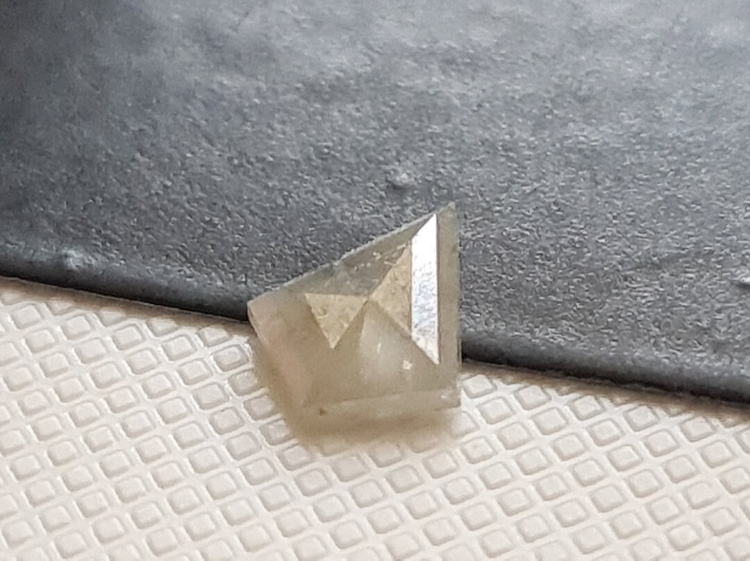 White Grey Diamond Kite Cut 7.3x5.9mm Kite Shape Flat Back Diamond ...