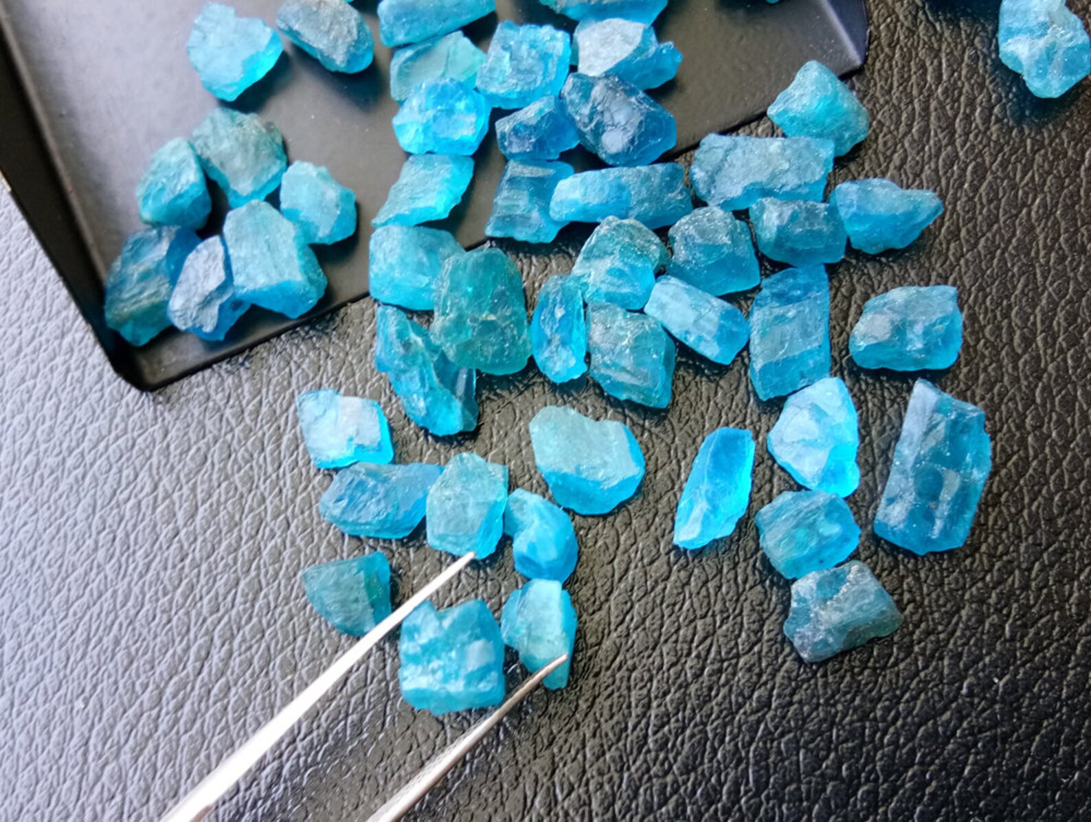 3-5mm Neon Apatite Raw Stones Natural Loose Neon Apatite | Etsy