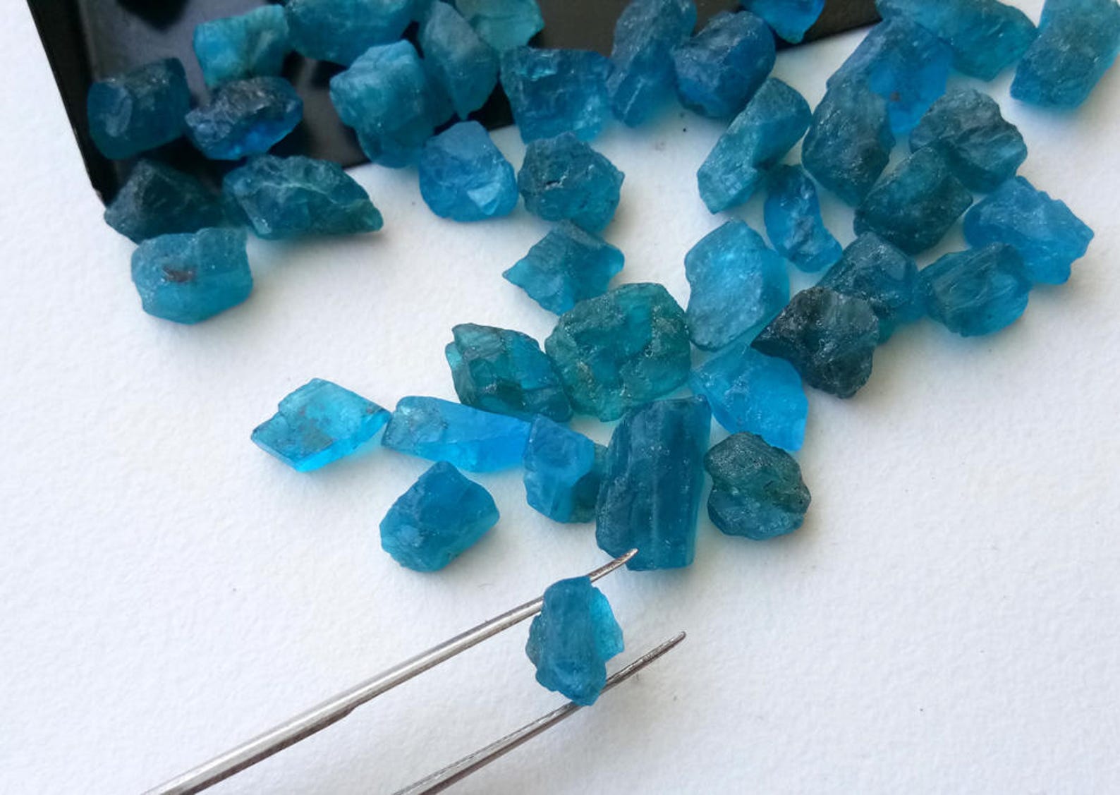 3-5mm Neon Apatite Raw Stones Natural Loose Neon Apatite | Etsy