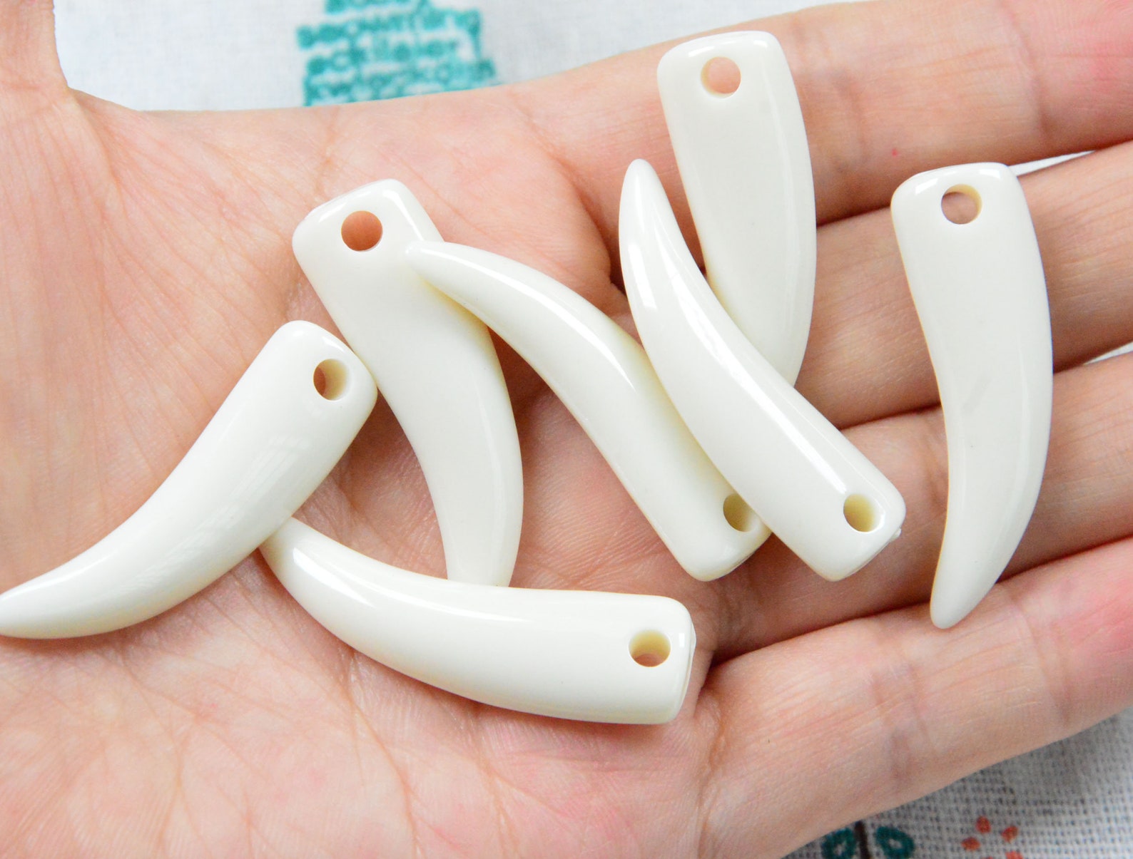 30 Ivory Curved Animal Fangs Sharp Resin Animal Teeth 11x38mm - Etsy