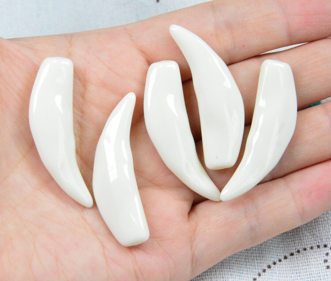 18 Teeth, Ivory Resin Animal Fangs, Dog Teeth, Creature Fangs, Resin ...