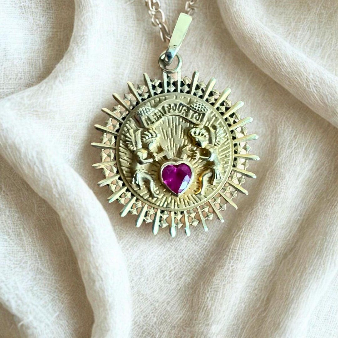 Vintage 18k Gold Love Medallion Pendant – Cherubs, Ruby Glass Heart - Etsy