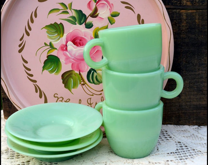 Vintage Jadeite Cups and Saucers / Set of Three / Vintage Jadeite - Etsy