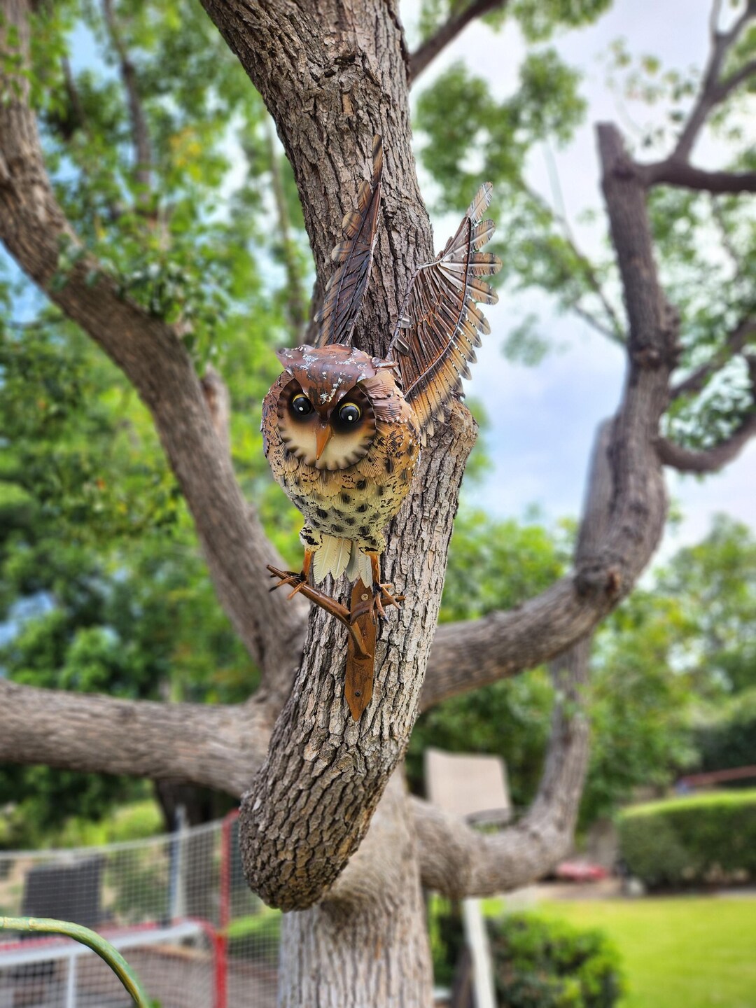 Outdoor Simulated Metal Owl Decorative Ornaments Lifelike Dynamic Shape ...